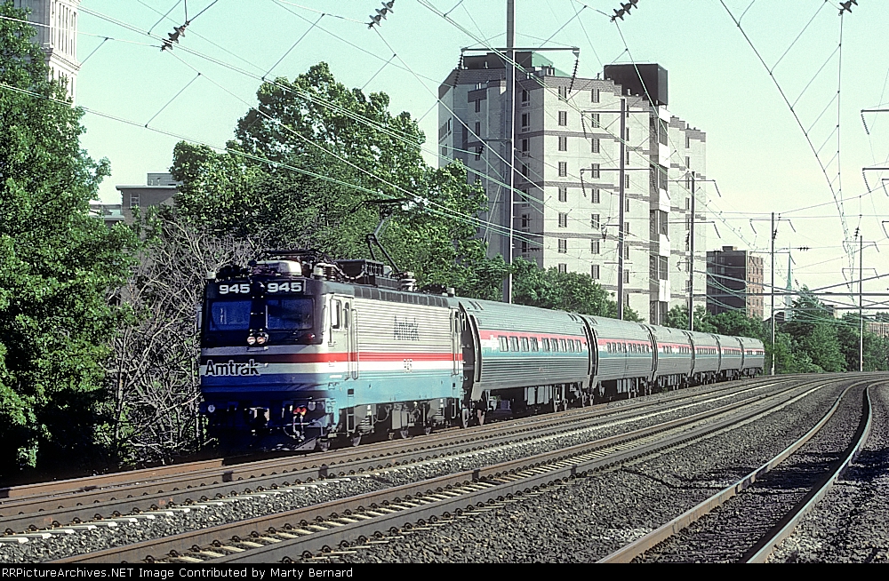 AMTK 945 NB Metroliner